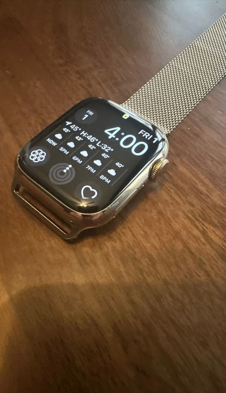 Apple Watch 7 Stainless Gold