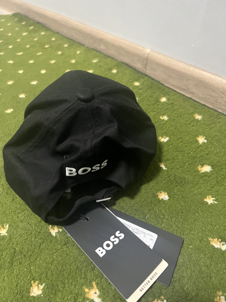 Boss kepka sotiladi