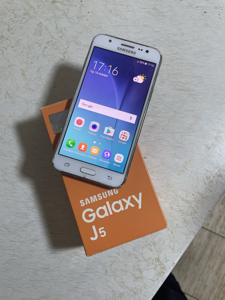 Samsung J5 срочни сотилади