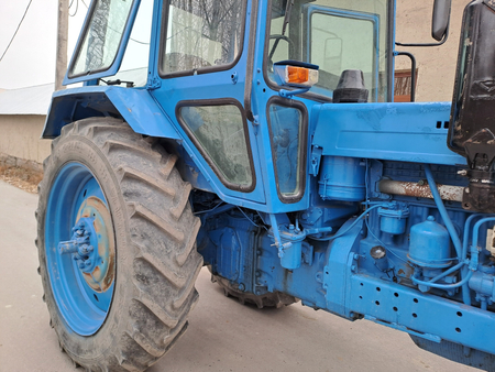 Traktor MTZ 80 sotiladi