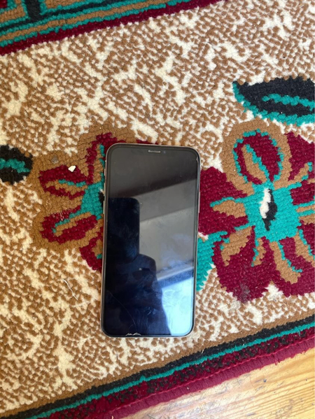 iphone xs  tinniq holatda