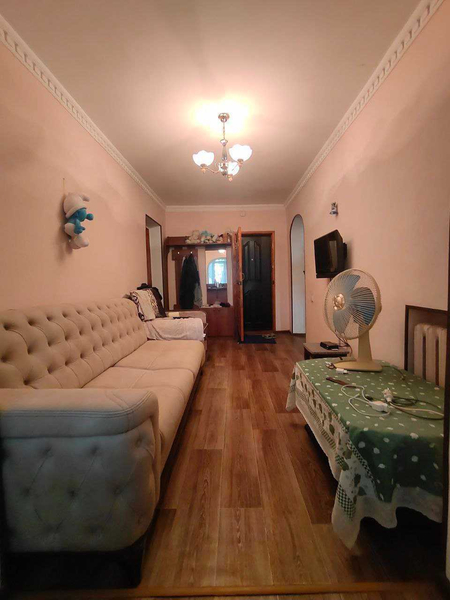 Срочно продается 2ком квартира.Метро Буюк Ипак Йули.М.Горький