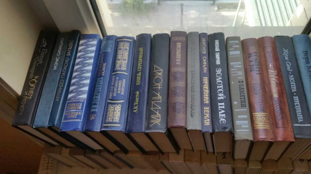Продаю разные книги. Детективы,фантастика,сказки,классика.
