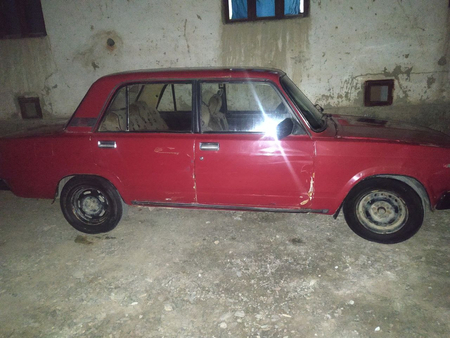 Lada 2105 sotiladi