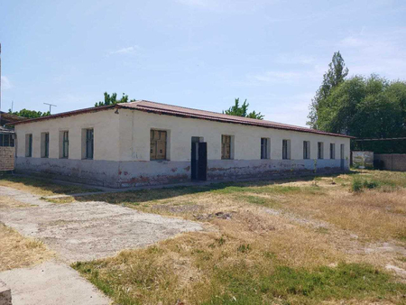 Nurafshon shahrida (to'ytepa) noturar bino sotiladi 25 sotix
