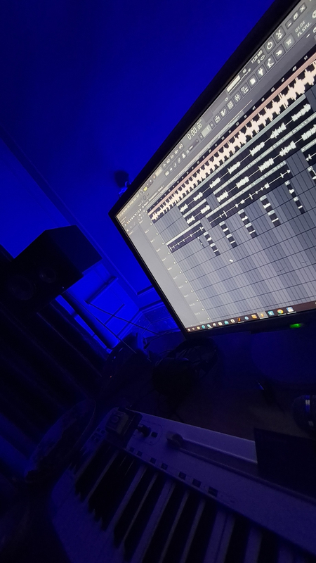 Studio (xamma natsari bn stol stul.pastavka)
