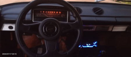 Vaz 2102 sotiladi