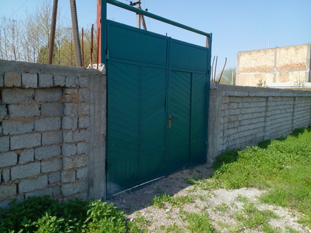 Продаётся  участок 6 соток 2 комнаты гостр кибрай центр