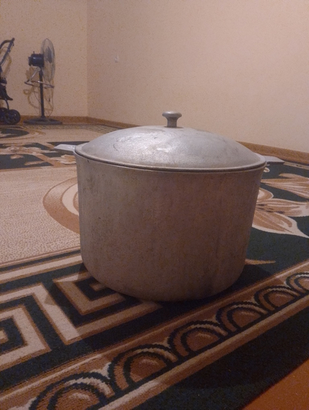 Katta ish qazon sotiladi