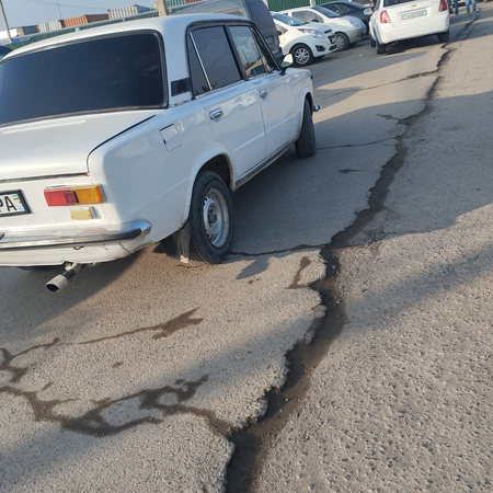 Vaz 21011 sotiladi