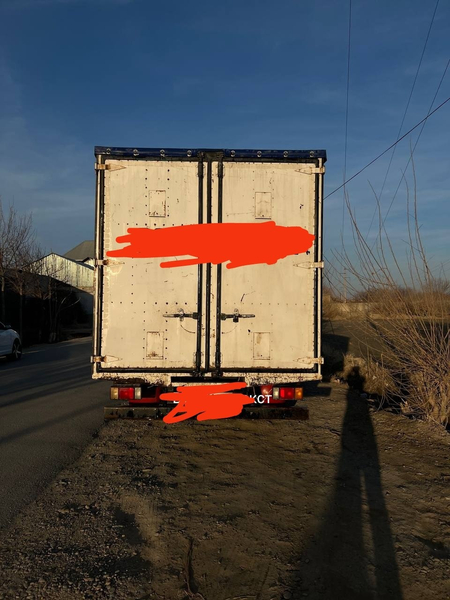 Isuzu avtofurgon sotiladi