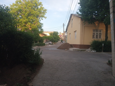 Ассалому алайкум! М, Улугбек туманида 3 .3 сотихлик ховли сотилади!