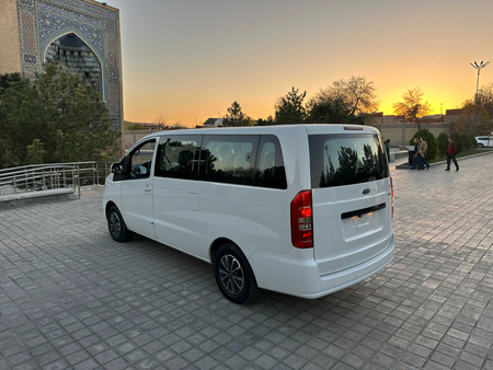 JAC M3 Plus oq va qora nalichida tayyor