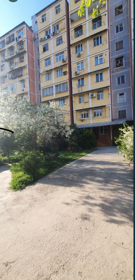 Рядом 4 метро станция ''Янги хаёт метро''