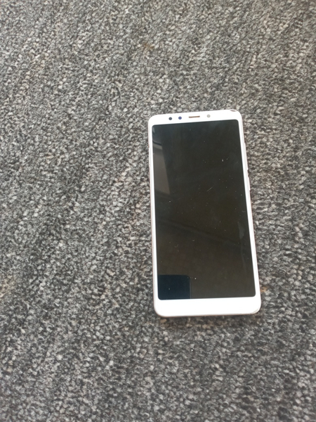 Surochni Red Mi 5 telfon sotiladi