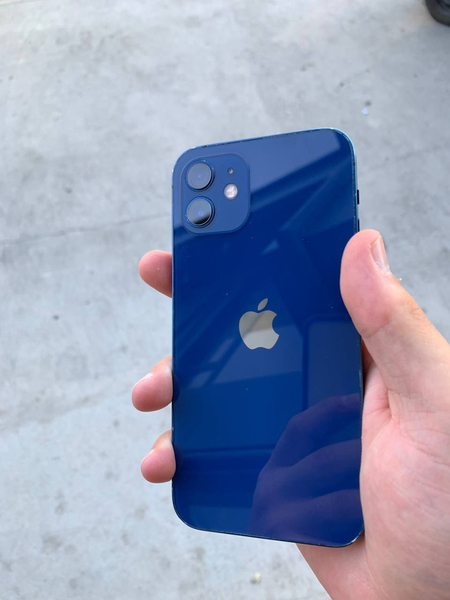 iPhone 12 128 GB ideal aybi yoq batareyka betasi 80% obmenga