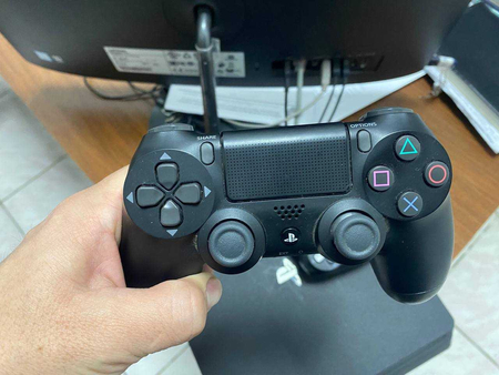 Play station 4 sotiladi