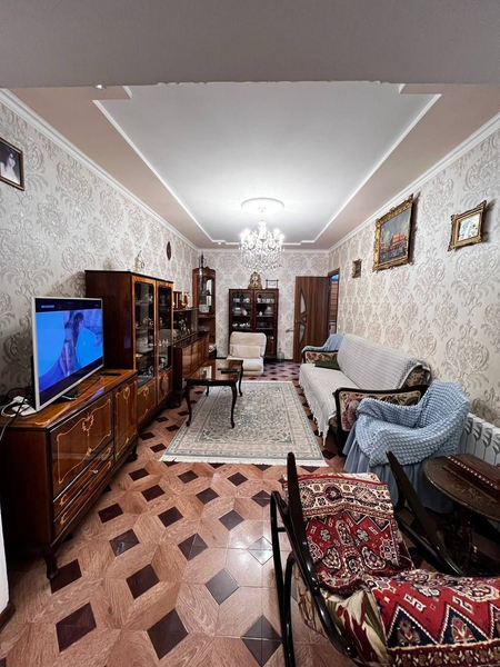 3/1/5 Буз-2,Автосалон Пойтахт, Тараканчик