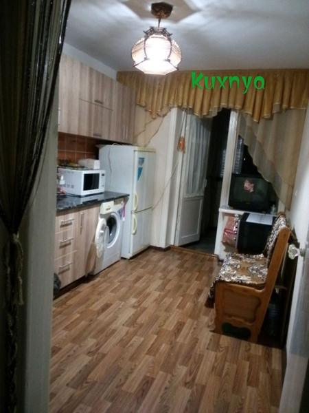 Продается квартира г.Чирчик район хокимият 2/4/4