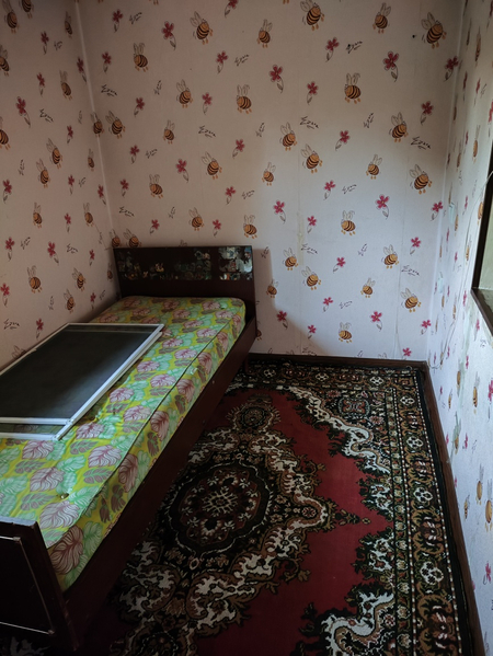 1 ком квартира 1/2, кирпич, Спутник 4, рядом станция метро Турон