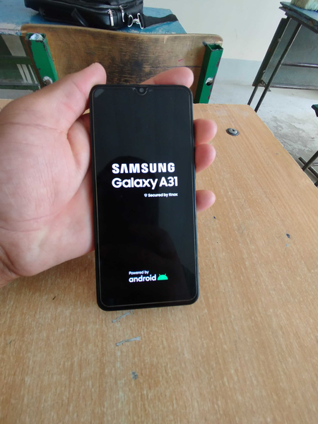 Samsung galaxy a31 xolati yaxshi, qotmaydi xotira 64GB
