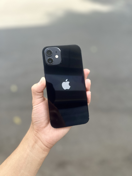 iPhone 12 qora rangi
