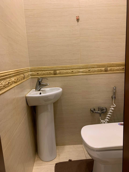 Сдается 3х ком. квартира, ор-р: м.Ойбек, 1м2