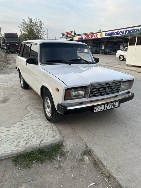 Lada 2104 sotiladi