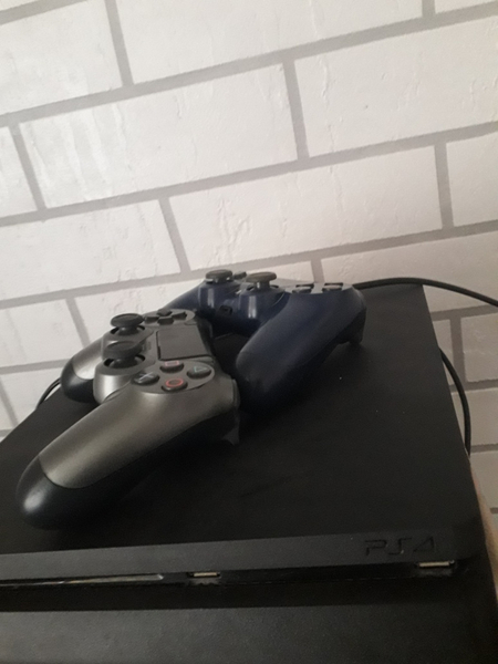 Playstation 4slim. 1 tb
