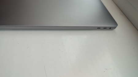 Macbook pro i7 16/ 512