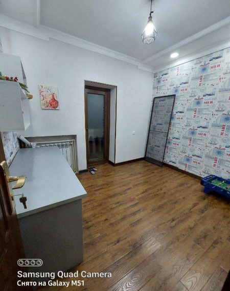 Шота Руставели 2в3/4/4 кирпич Высокопотолочка. Ориентир Ялпиз ресторан