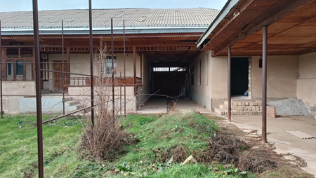Продается дом 6 соток. В Янгибозаре . Ориентир прокуратура.
