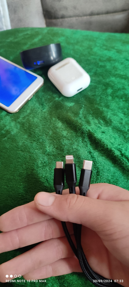 Zaryadlash uchun sim bittada uchta telefon quvvat oladi