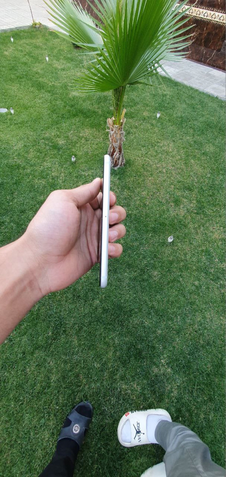 Iphone 8 xotirasi64