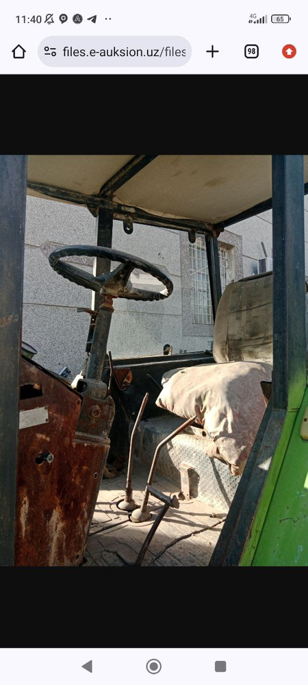 Traktor sotiladi