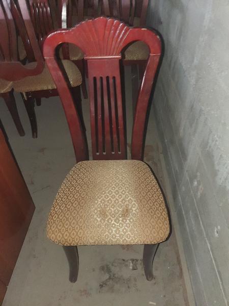 Stul sotiladi narxi kelishiladi