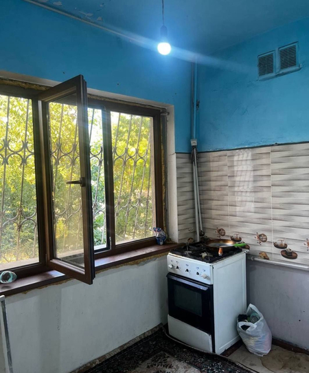 .Продам 1х2комнатную 2этаж 42м2 балкон 2х6метр мебель 20кварталЧиланза