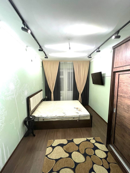 Sergeli 5a da 3 xonali 2x6 balkon 80m2 xonadon sotiladi !