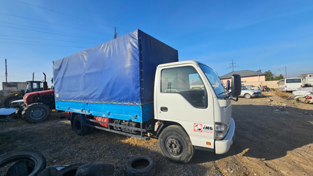 Бортовая грузовая ISUZU NQR 71 PL с тентом