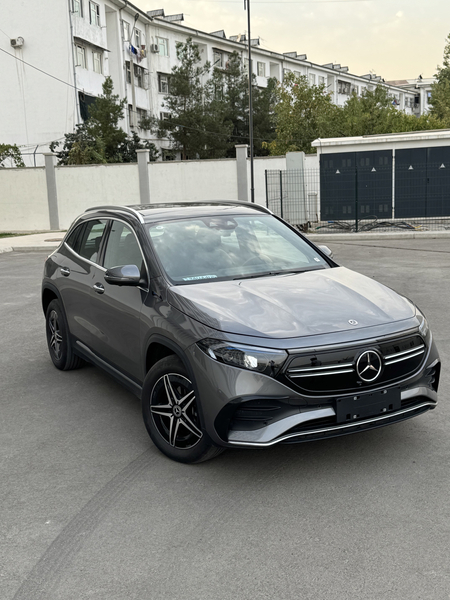 Mercedes Benz EQA 300 4matic