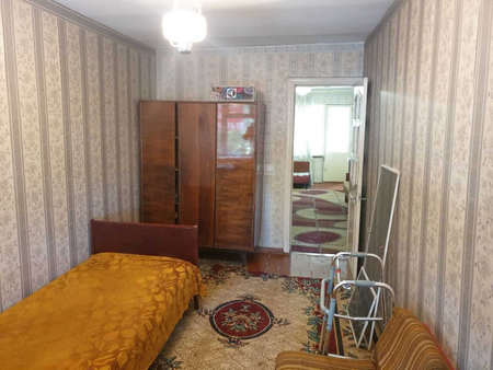 Срочно продаю в центре города большую двухкомнатную (157348)