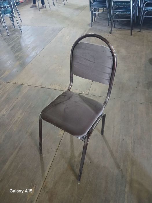 Stol stullar har xil kurinishda