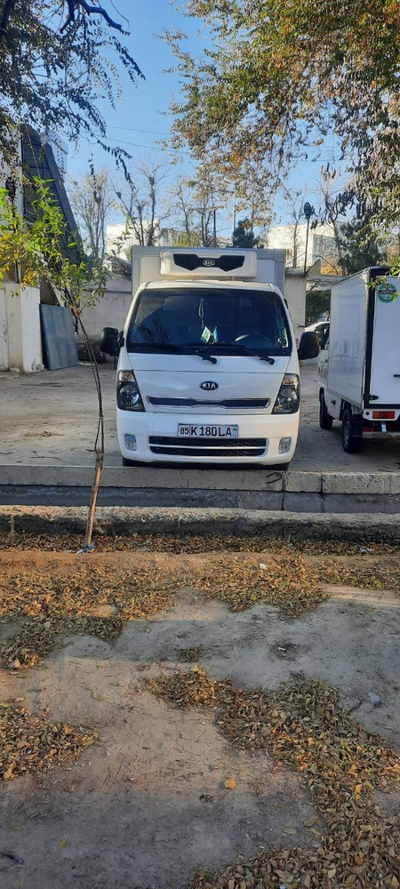 Kia bongo сотилади