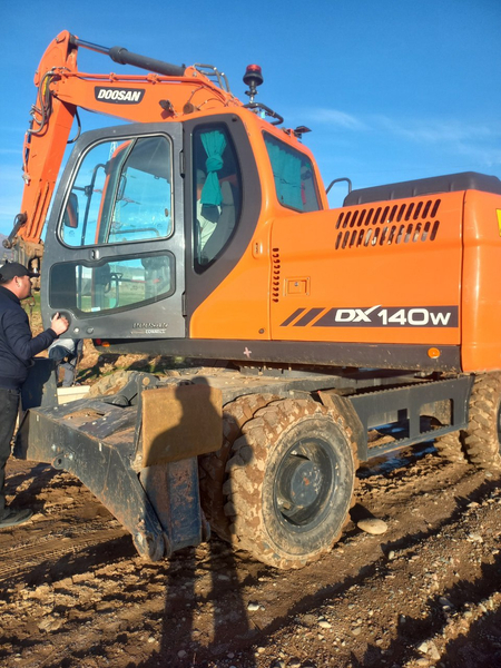 Ekskavator Doosan DX140