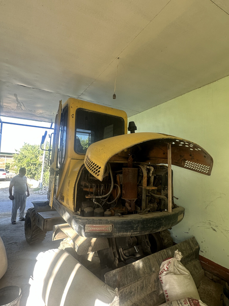 Ekskvator Hyundai sotiladi