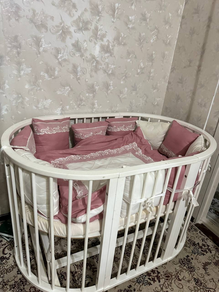 Спальный гарнитур сотилади. Срочно