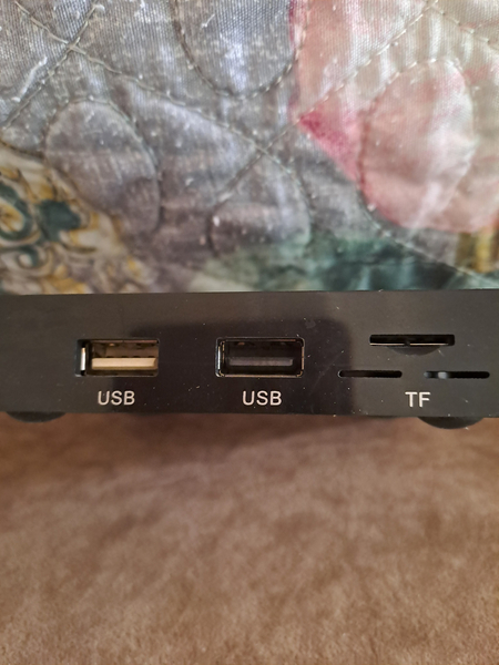 Приставка X96 в рабочем состоянии