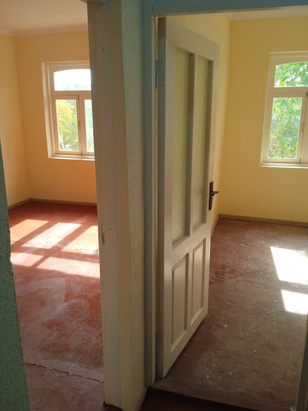 Sirochna uy sotiladi superda 1xona 2xona qilingan