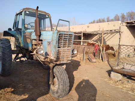 Traktor sotiladi