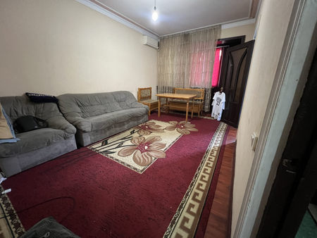 Продаетса 3х комн кв срочно цена договорная реалным клиентам .